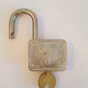 Vintage Master Lock No.77 Padlock, Includes Key Nice Condition. Lion ...