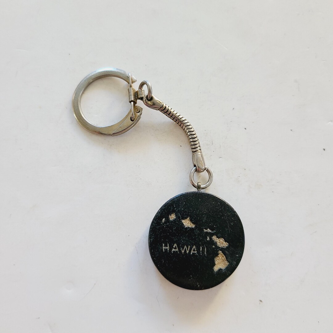 Vintage 1950's Souvenir Keyring of Hawaii With Outline of the Island on ...