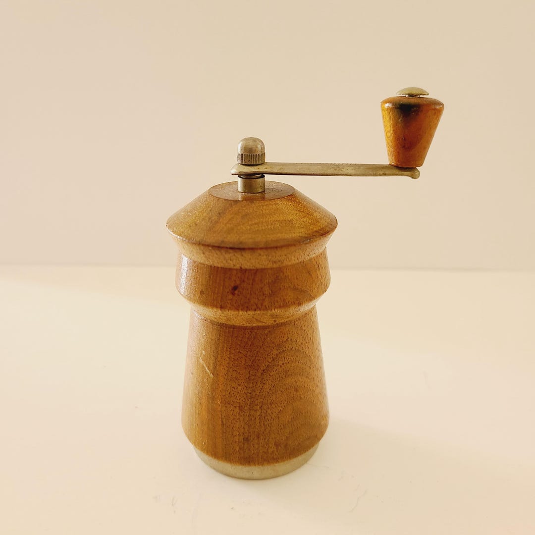 Vintage 1950's Shaker Design Turned Wood Peppermill by Zassenhaus Co ...