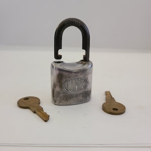 Vintage 1940s Illinois Lock Co. Padlock With Two Working Keys - Etsy