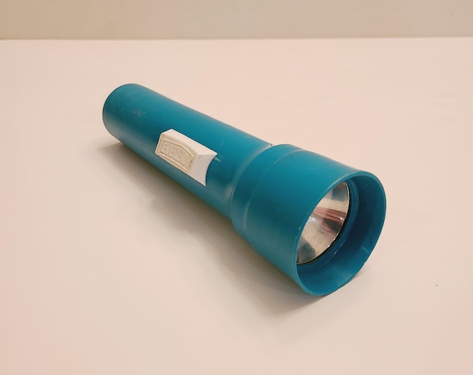 Vintage Circa 1990's Plastic Eveready Working Flashlight, Takes 2 D ...