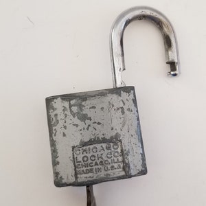 Vintage 1960's Chicago Lock Co. Padlock, One Key, Original Nice Clean ...
