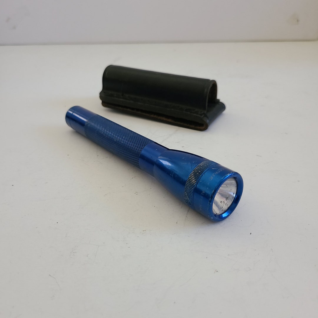 Vintage 1990's Mini Maglite LED Flashlight Used Condition, Blue ...