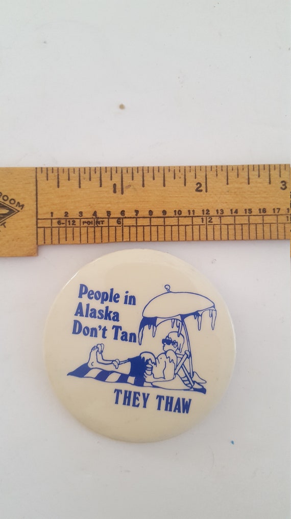 Vintage circa 1970's novelty button "People in Alaska… - Gem