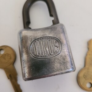 Vintage Late 1940's Illinois Lock Co. Padlock, Two Working Keys in ...