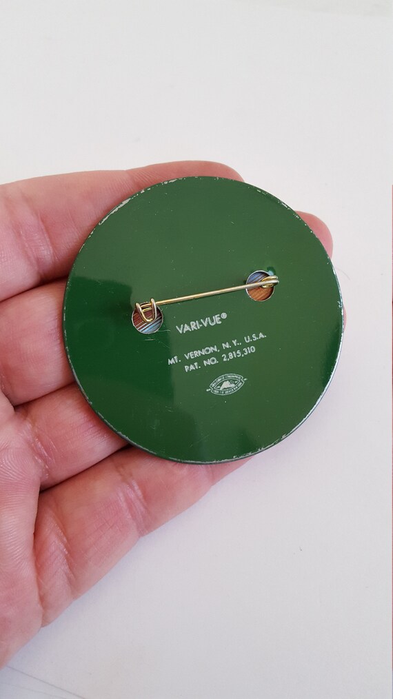 Vintage circa 1971 Vari-Vue novelty button Woodsy Ow… - Gem