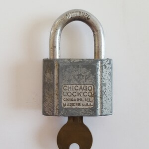 Vintage 1960's Chicago Lock Co Hardened Steel Shackle Lock, Vintage ...