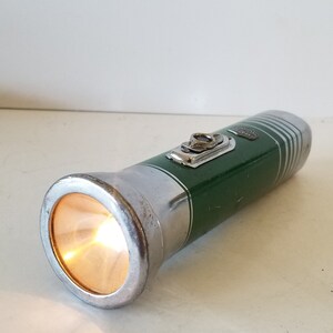 Vintage 1954 Eveready Masterlite Flashlight Model 7251, Chippy Green ...