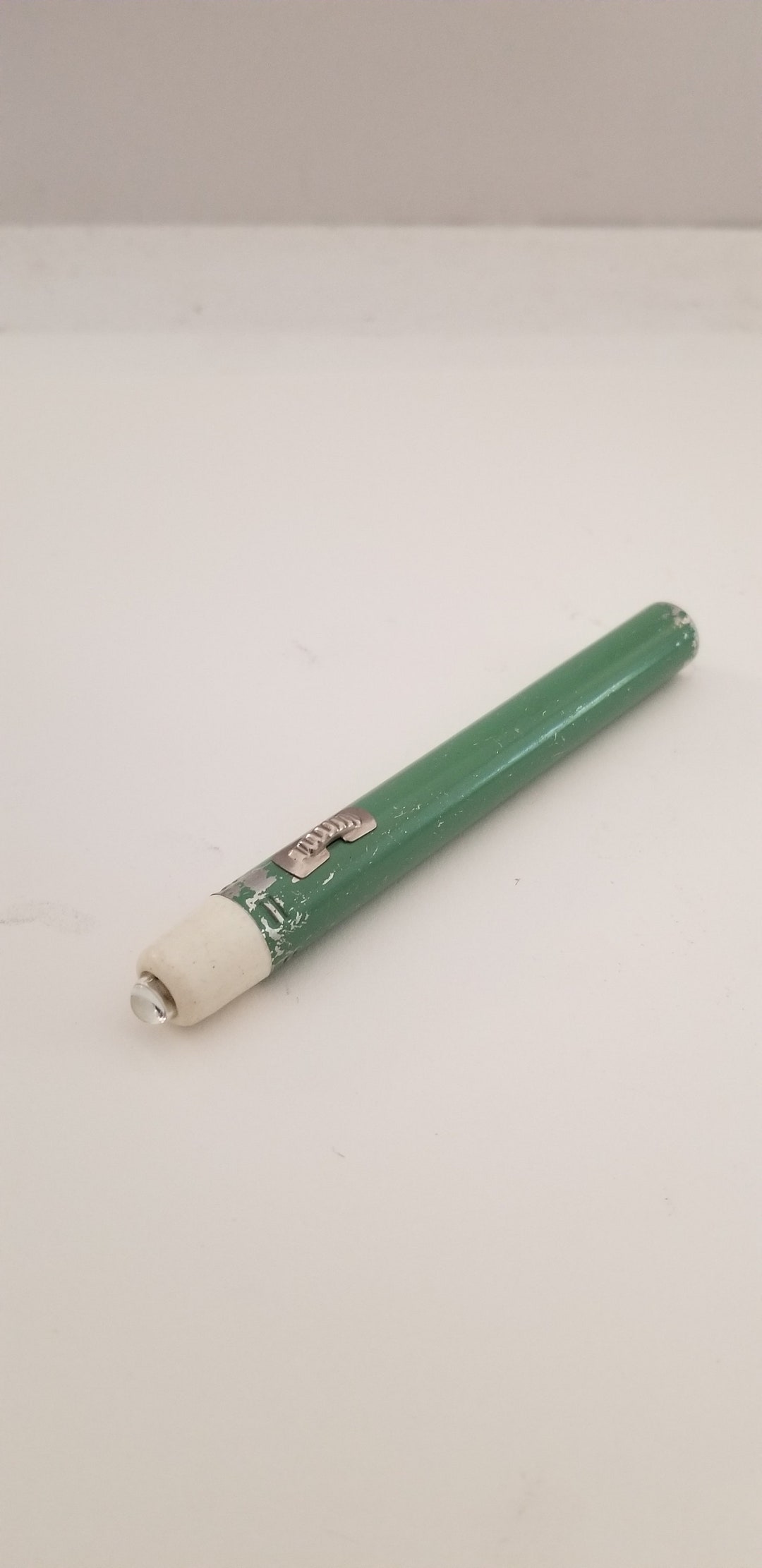 Vintage 1960's Unmarked Penlight Includes 2 AAA Batteries, No Clip New ...