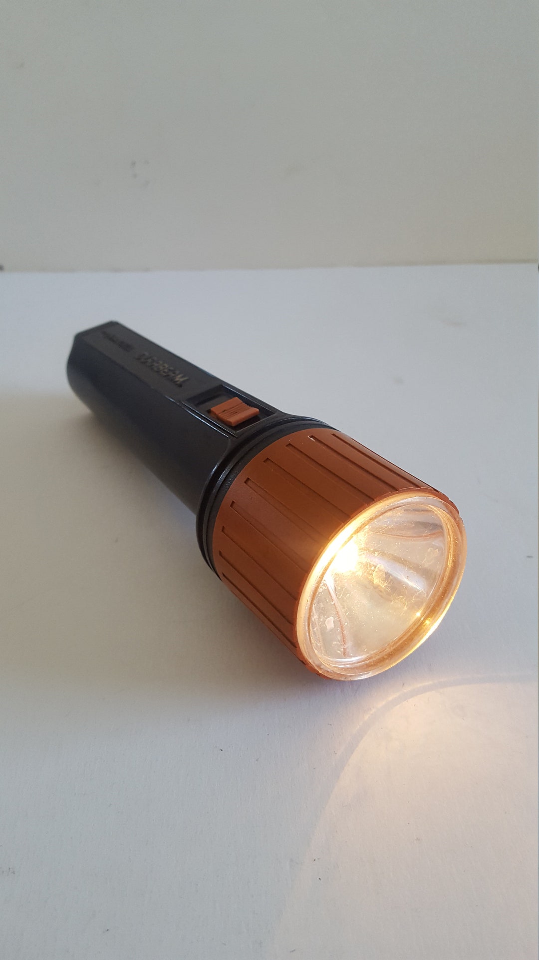 Vintage 1985 Duracell/mallory Durabeam "copper Top" Flashlight, Takes 2 ...