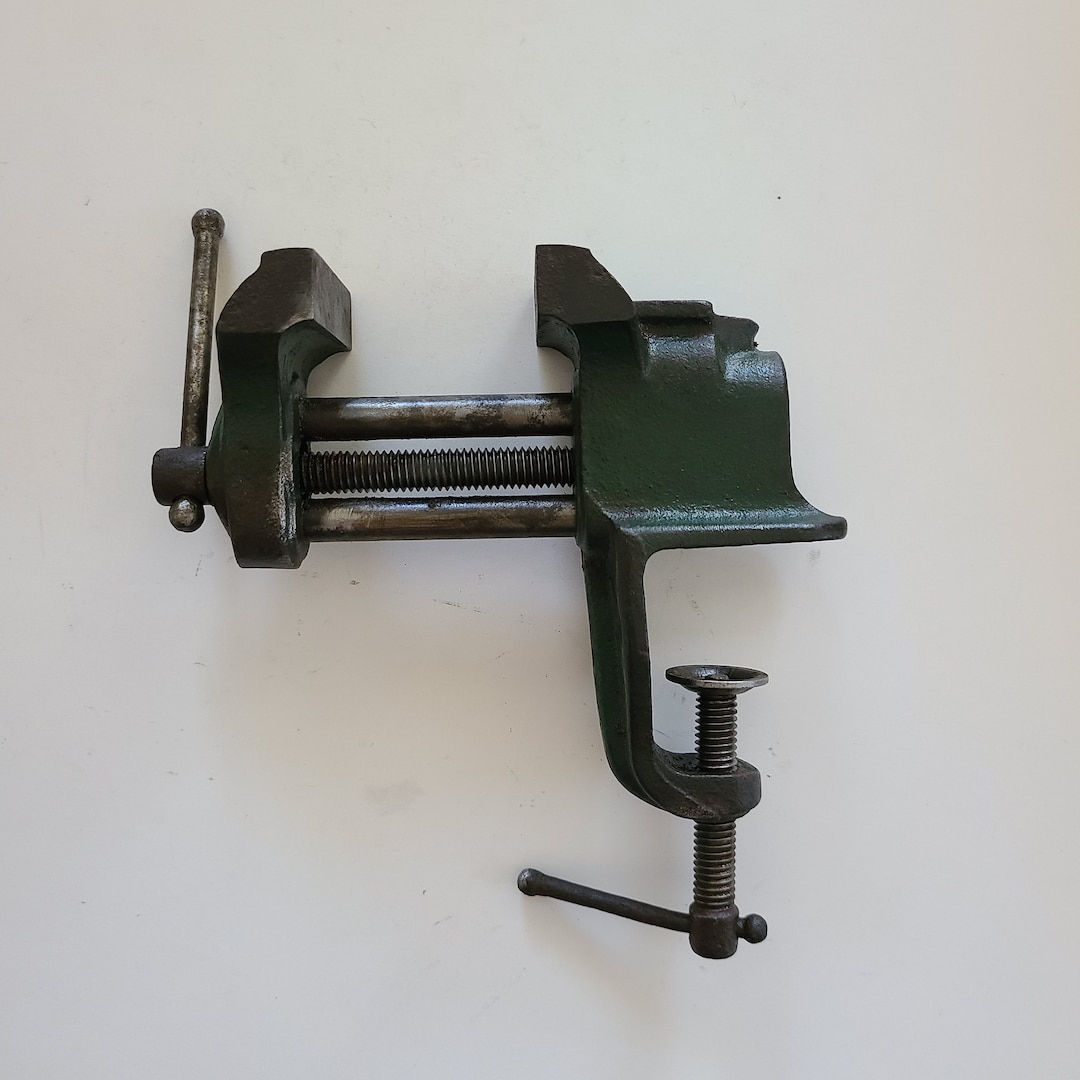 Vintage 1960's Small Bench Vise: Green Paint, Anvil Top - Etsy