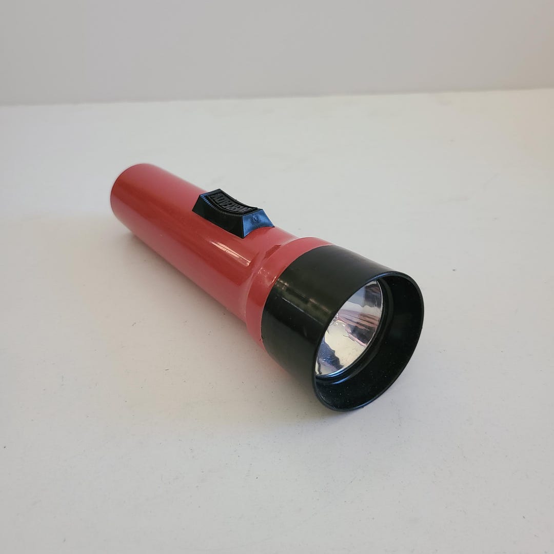 Vintage Circa 1990's Plastic Eveready Working Flashlight, Takes 2 D ...