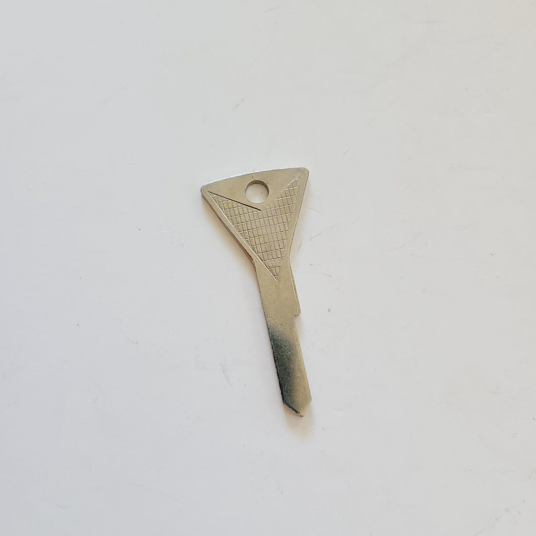 Vintage 1958-1960 Ford Edsel Uncut Car Key, Brass in Old Stock ...