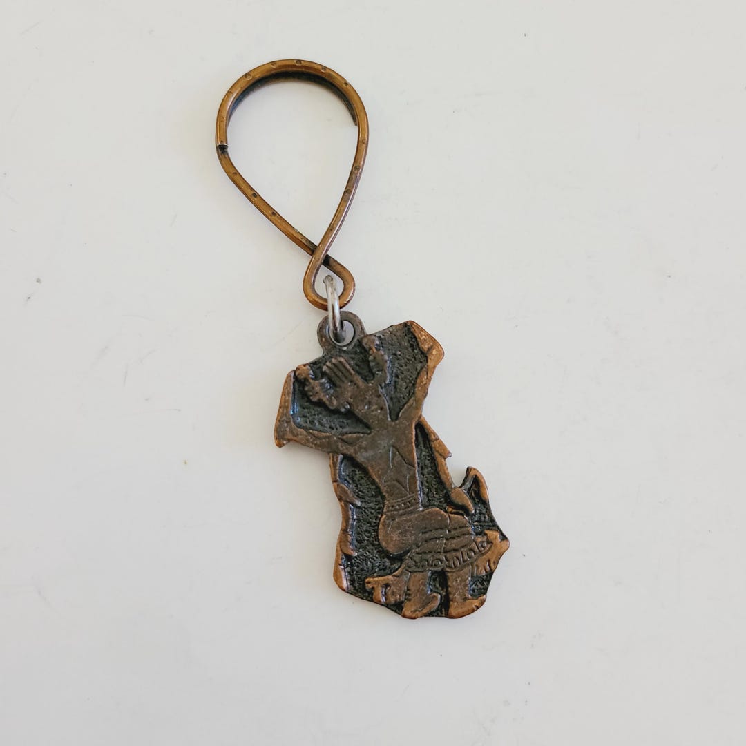 Vintage Circa 1990's Souvenir Keychain From the Inn of the Mountain ...