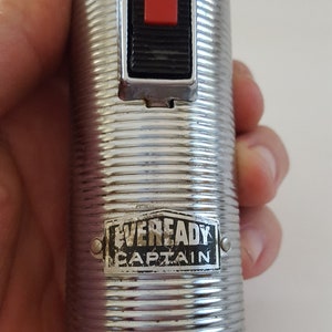 Vintage Circa 1976 "captain" Eveready Flashlight Model 9252 2 D Cells ...