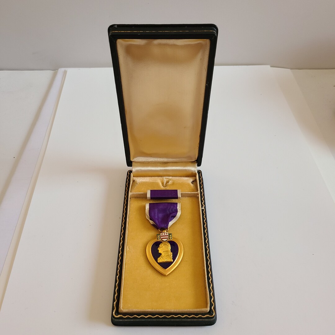 Vintage Purple Heart Medal in Presentation Box With Some Wear to It ...
