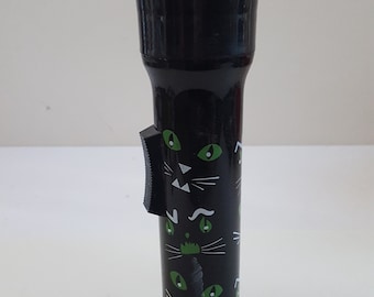 Vintage Circa 1990's Plastic Eveready Working Flashlight, Takes 2 D ...