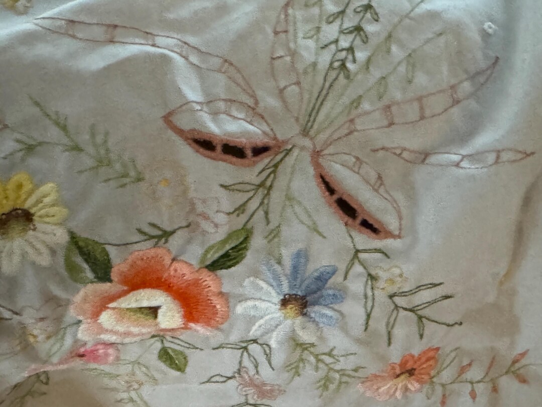 Vintage 1980s White Floral Embroidered Cotton Blend Tablecloth 98x64 - Etsy