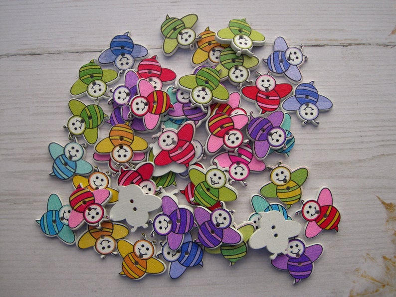 Set of 4 Wooden "bee" Buttons - Etsy