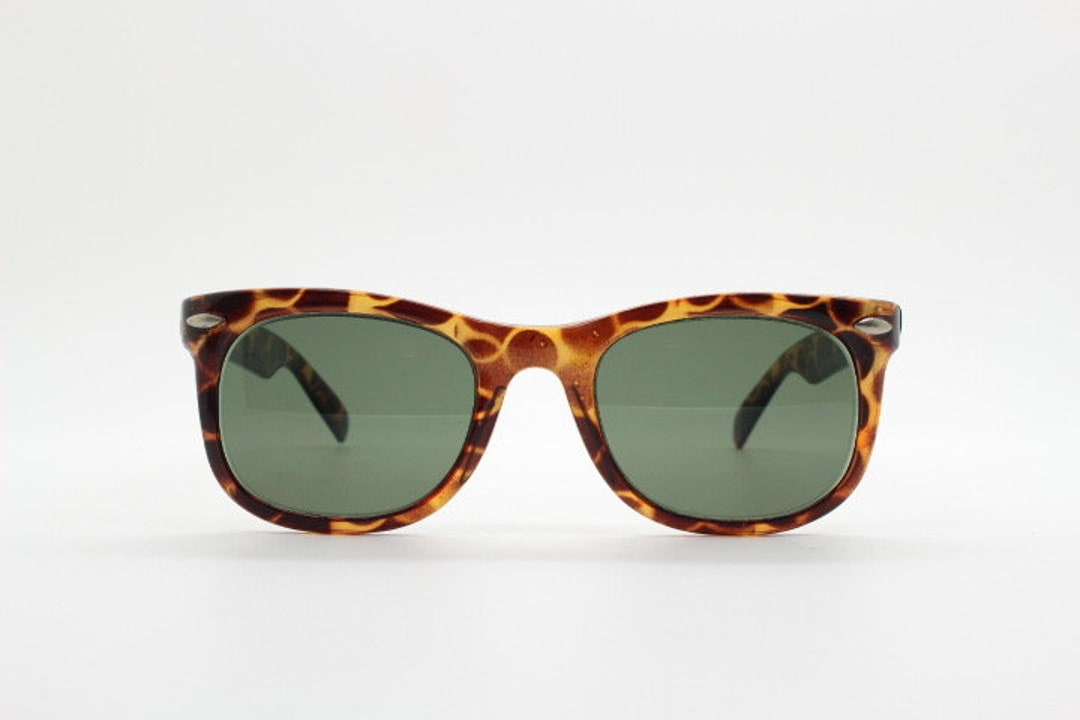 80s Vintage Wayfarer Design Sunglasses. All Time Classic 40s 50s Design ...