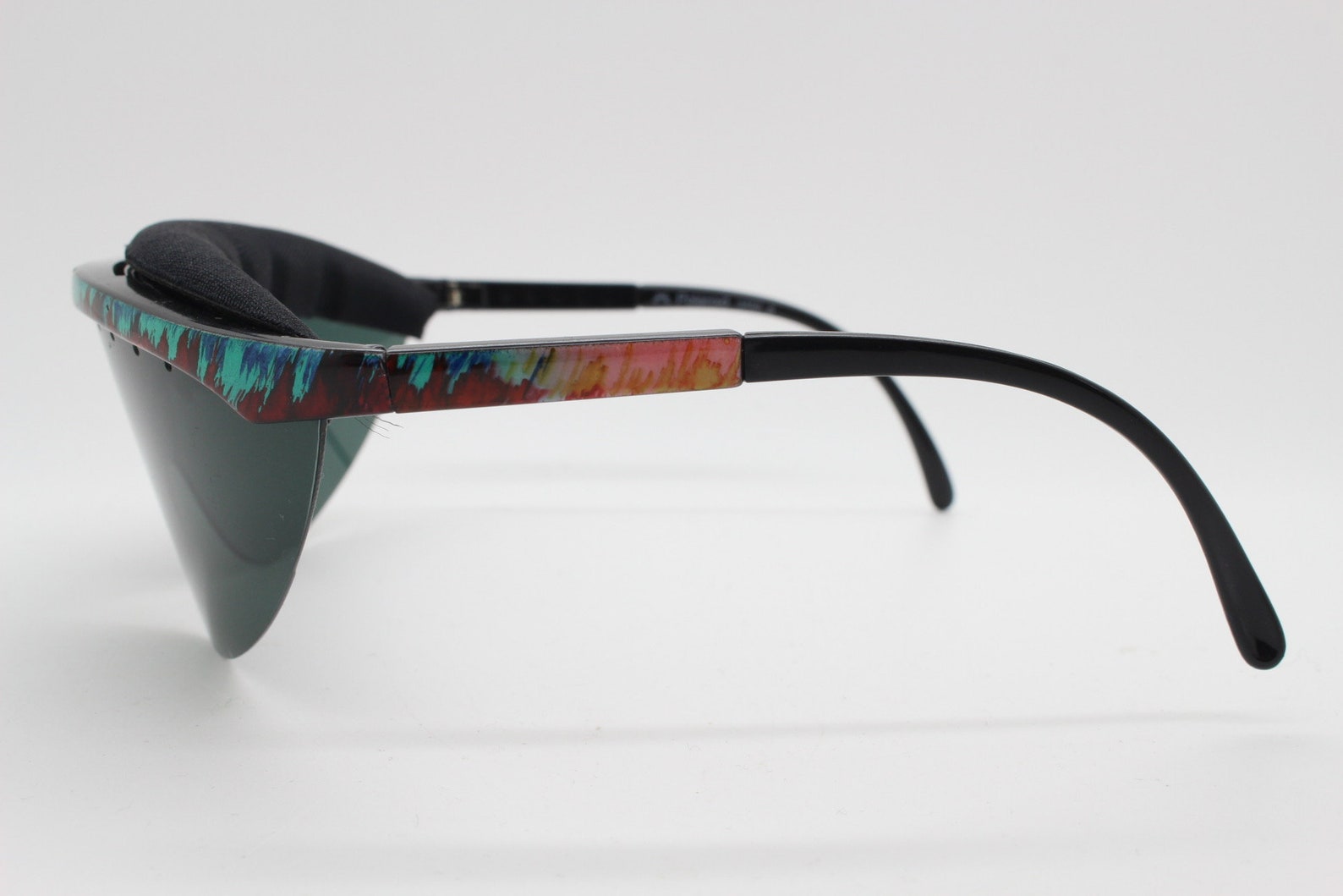 Polaroid 80s Vintage Visor Shield Sunglasses. Abstract Pattern Colour ...