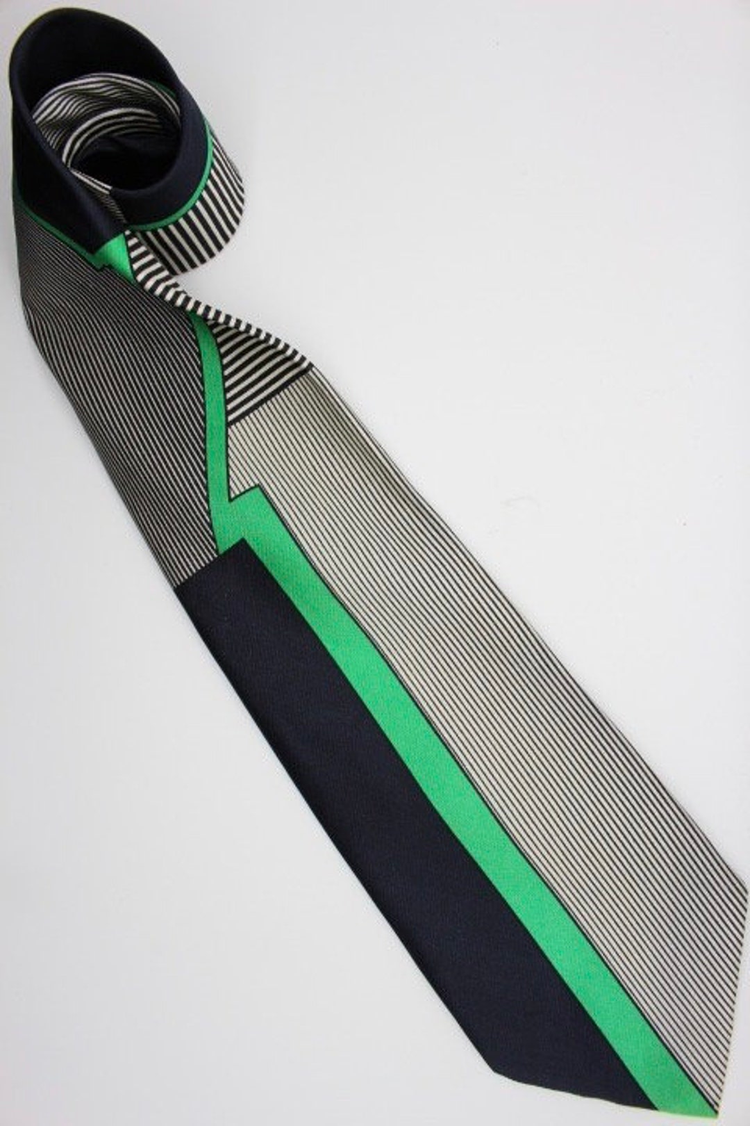 70s Vintage All Silk Necktie Made in Japan. Navy Blue White and Green ...