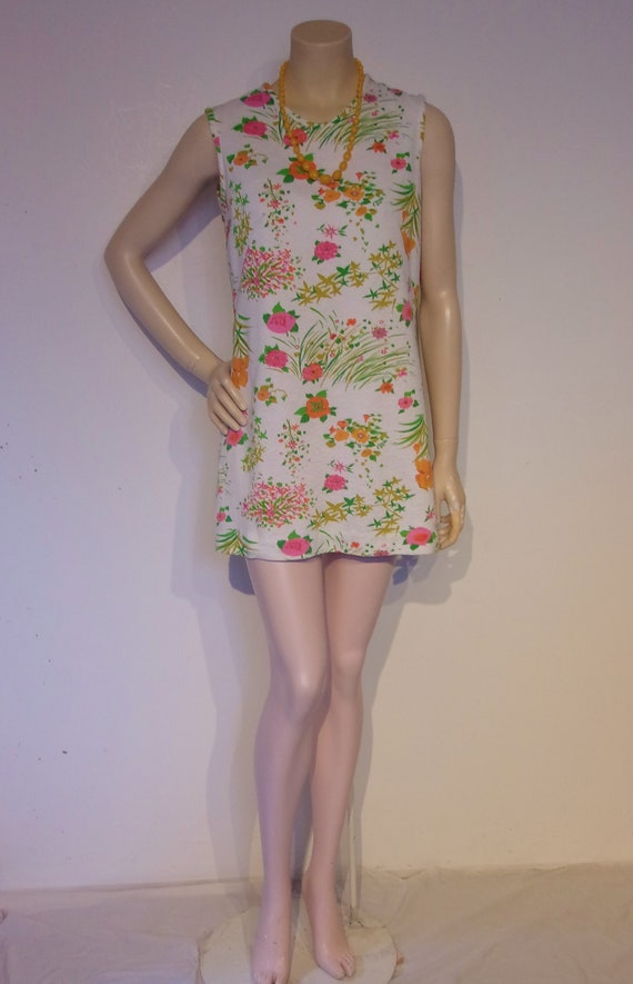 Great 1960s vivid print minidress Bust 36" gogo dress - Gem