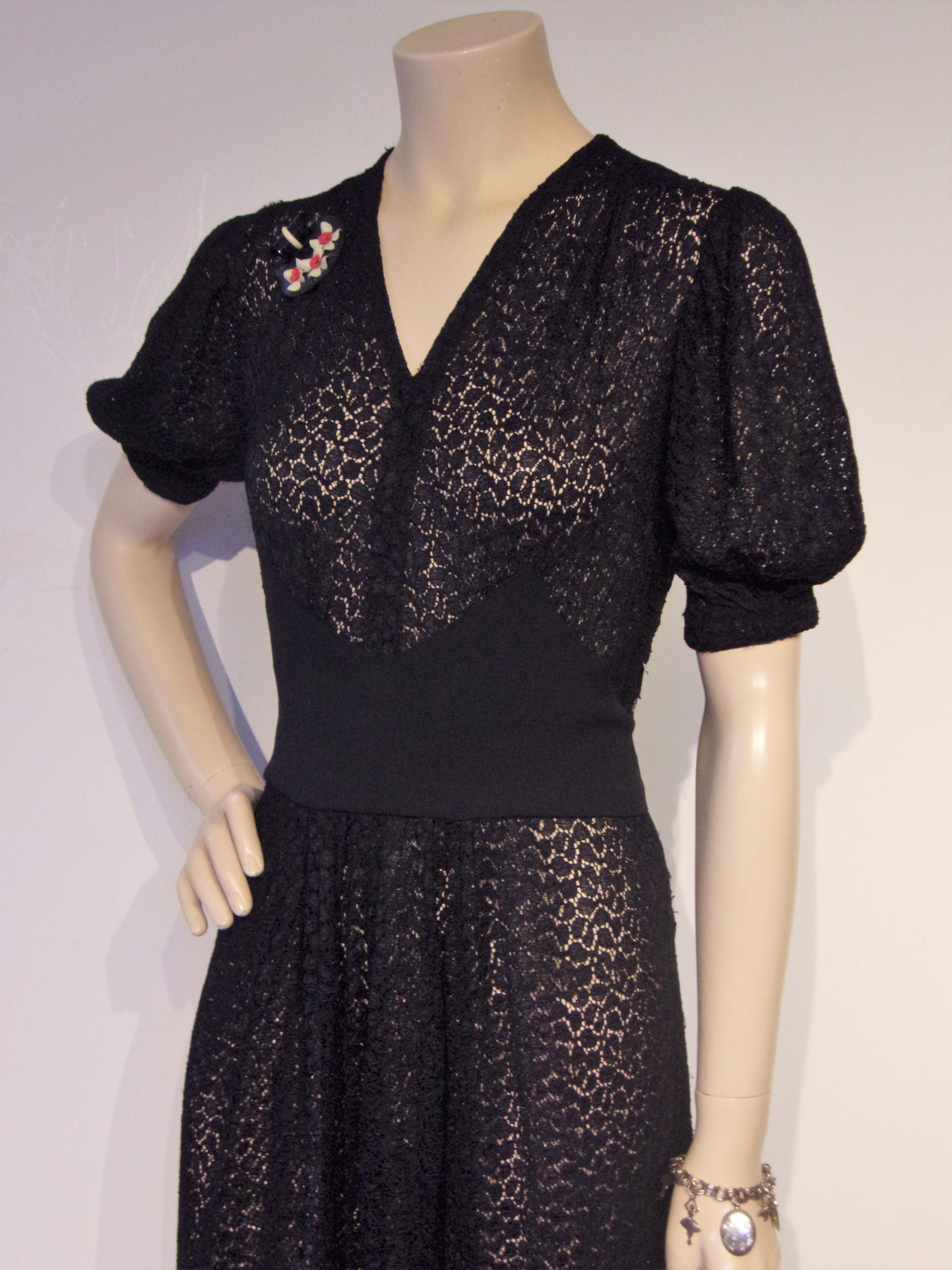 Darling Late 1930s/ 1940s Lace Dress W/pointed Midriff Yoke - Etsy UK