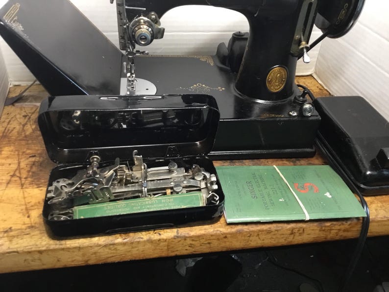 1938 Singer 221-1 Featherweight Sewing Machine Reconditioned and ...