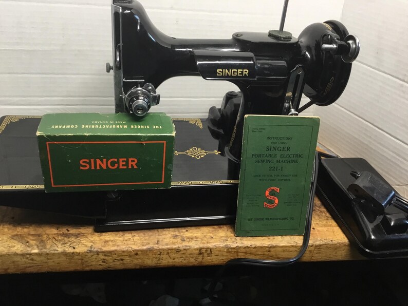 1950 Singer 221-1 Featherweight Sewing Machine Fully Equipped and ...
