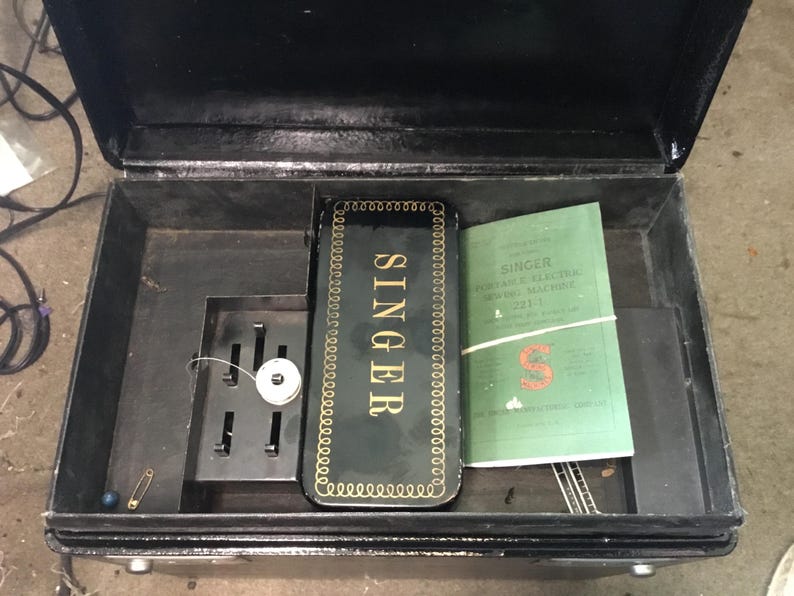 1938 Singer 221-1 Featherweight Sewing Machine Reconditioned and ...
