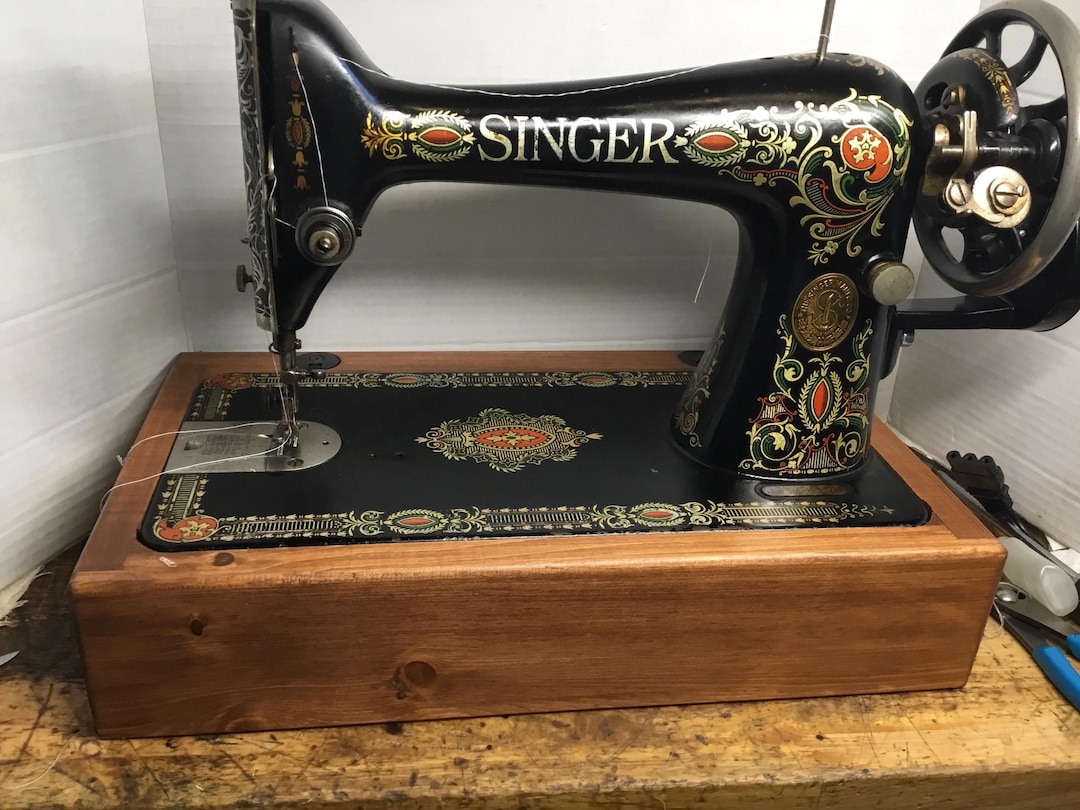 1911 Singer 66 Red Eye Sewing Machine, Handcrank in Base. Great Decals ...