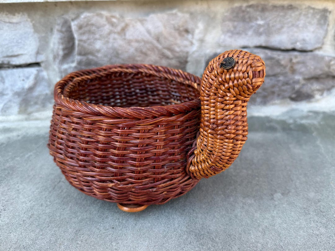 Vintage Turtle Basket / Avon the Gift Collection / Wicker Menagerie ...