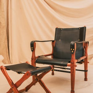 Roorkee Chair in Black Leather and Mahogany - Etsy