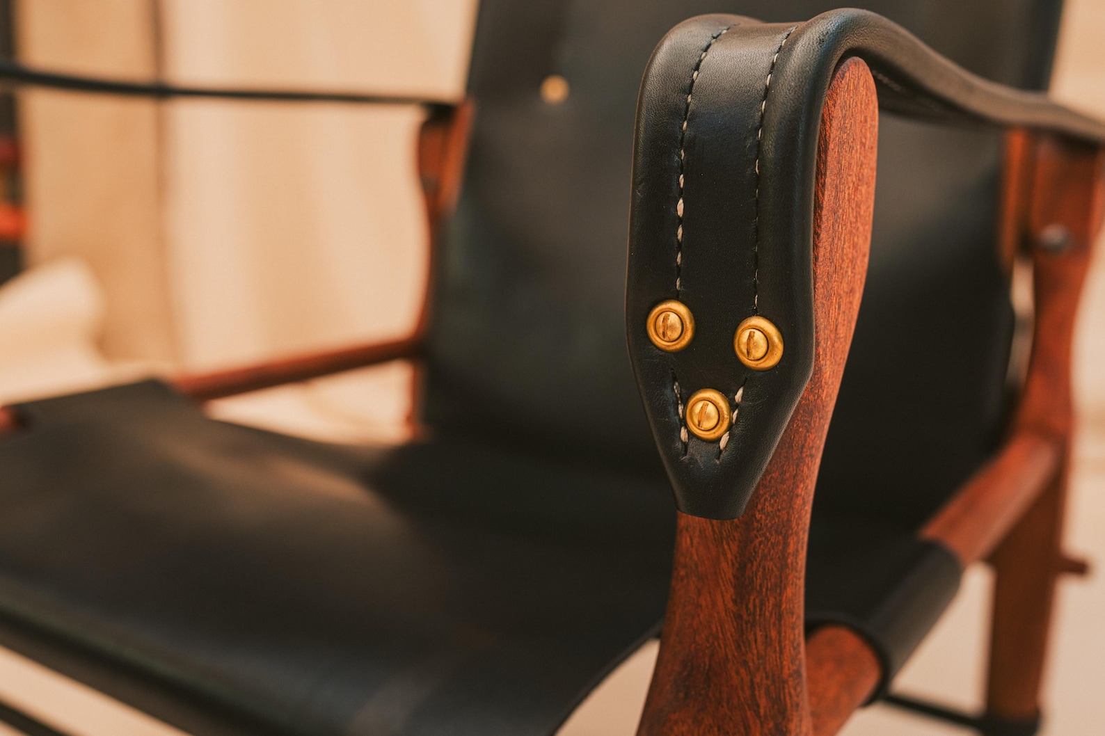 Roorkee Chair in Black Leather and Mahogany - Etsy