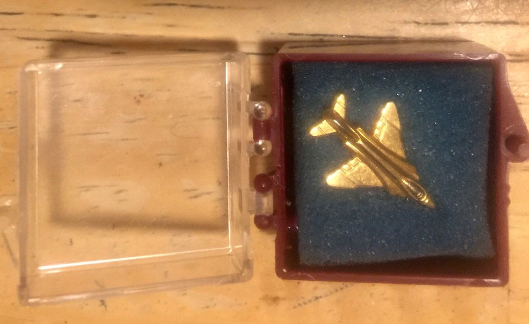 NOS Vintage Gold Toned Fighter Jet Airplane Tie/lapel Pin/tack NOS - Etsy