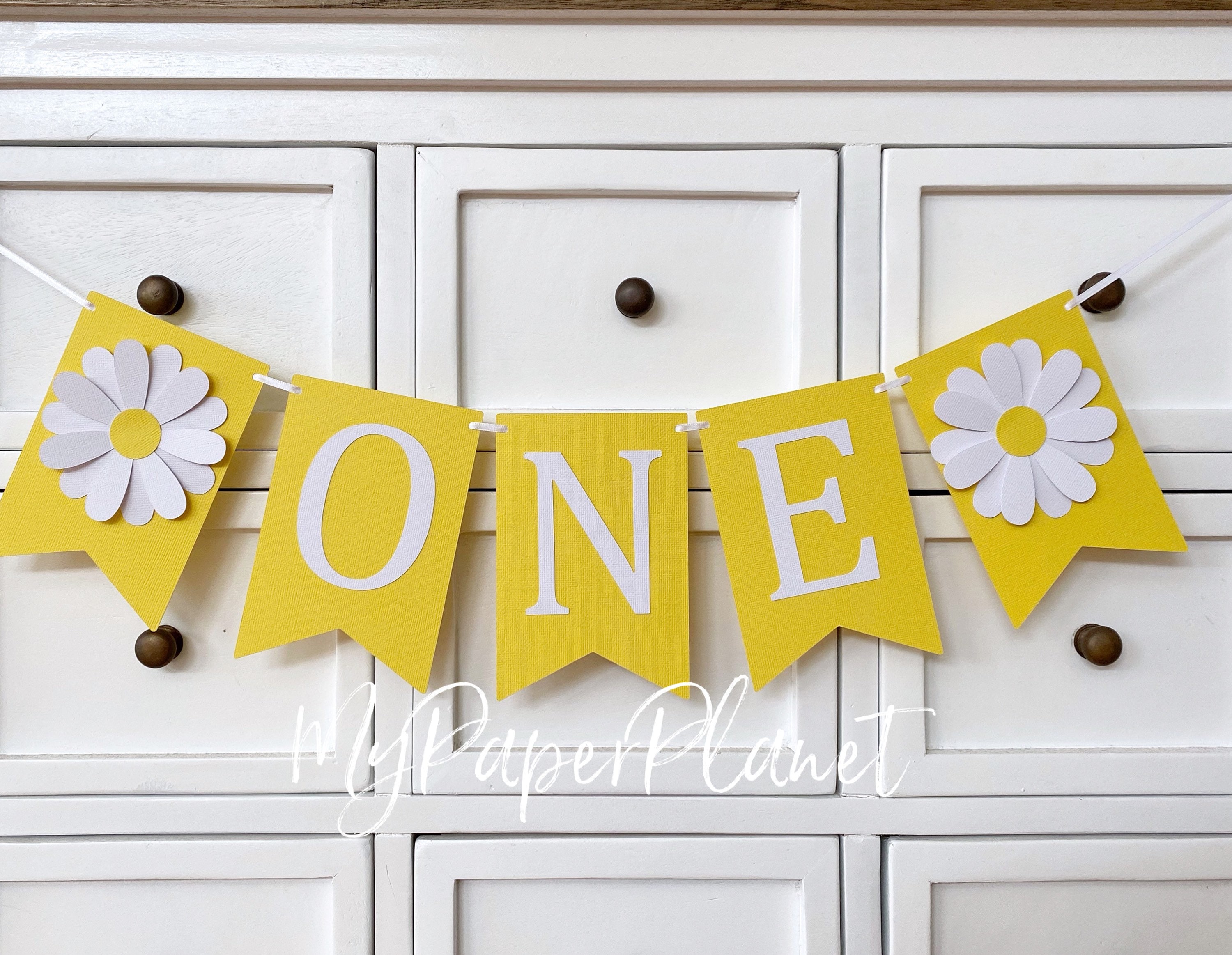 ONE Daisy Banner. Custom Name Banner, First Birthday Bunting. White ...