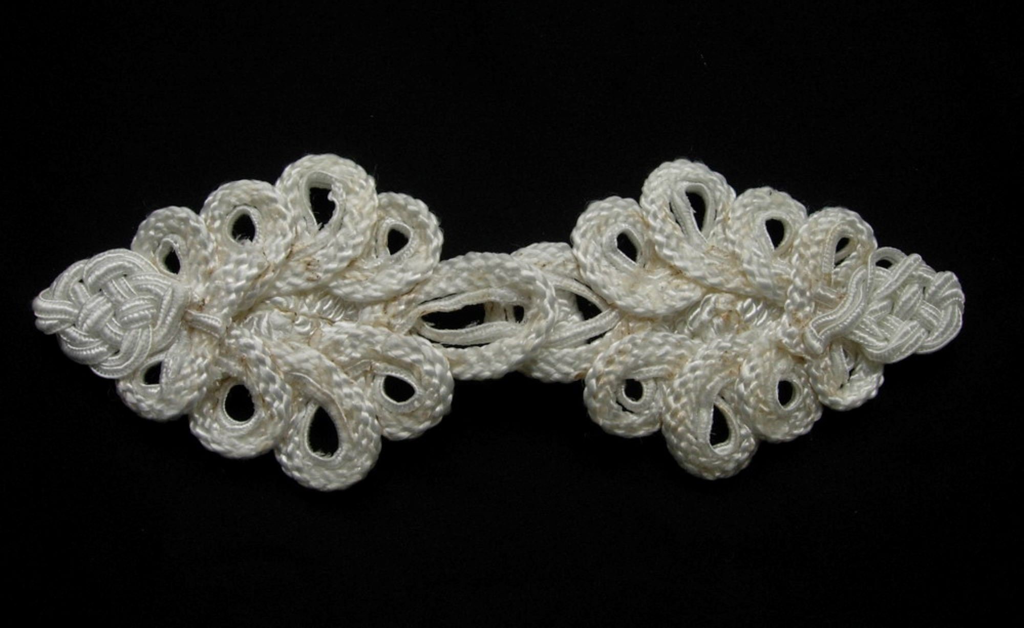 MR20 Macrame Corded Loops Braided Fastener Knots Buckle Off-white/black ...