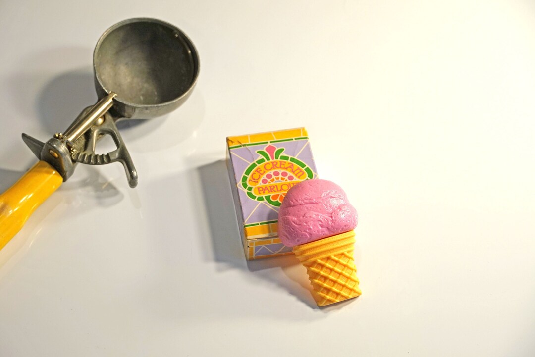 Vintage 1982 Avon Ice Cream Parlour Strawberry Cone Lip Gloss, Unused ...