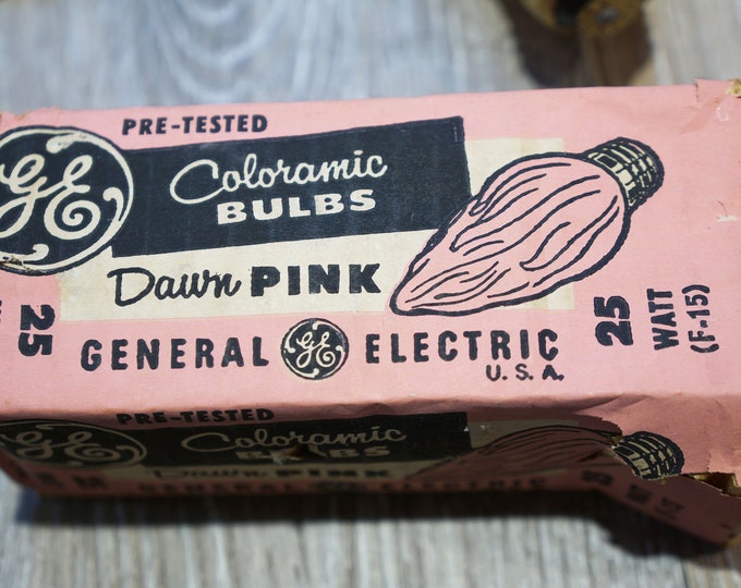 Vintage 1950s GE Coloramic Light Bulbs, Dawn Pink, 25 Watt, With Pink ...