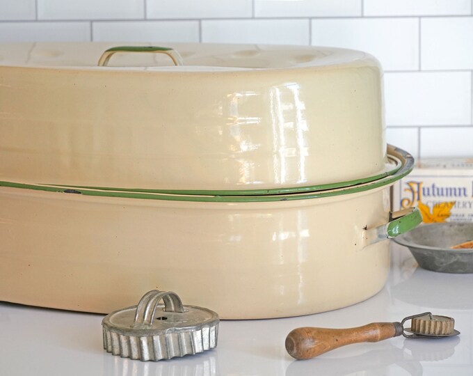 Vintage 1940s Cream Enamelware Covered Turkey Roasting Pan, With Green ...