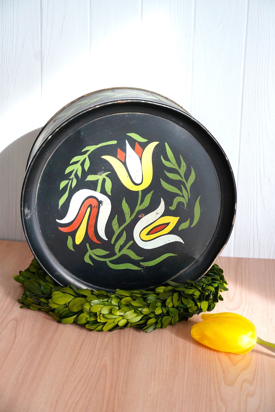 Vintage Toleware Guildcraft Round Tin 10" Black Metal With Red, Yellow ...