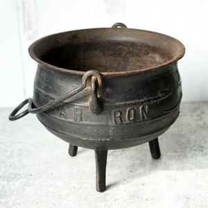 Antique Carron Iron Works 1/2 Gallon Kettle, Marked, 3 Legs, Bale ...
