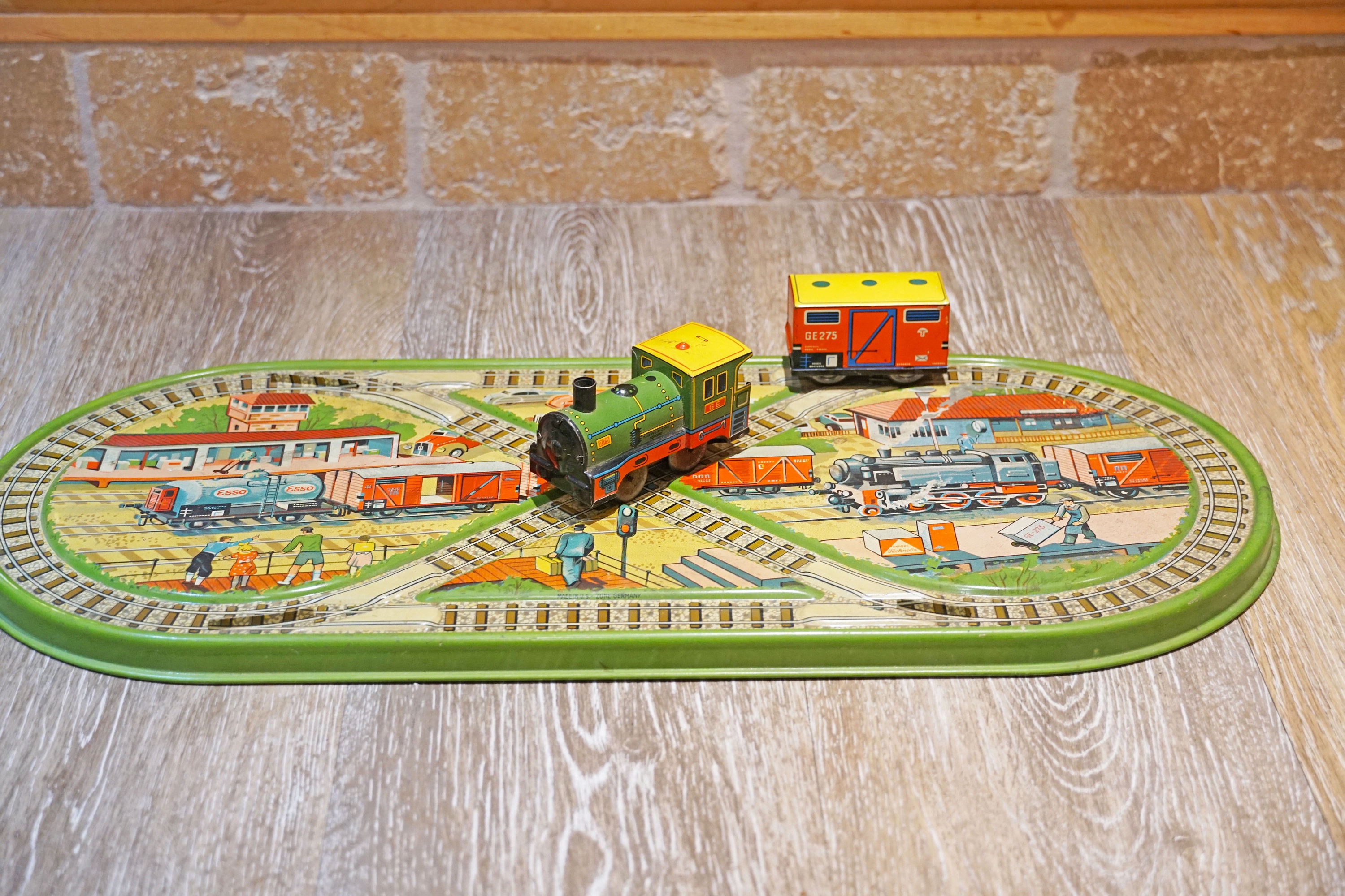 Vintage 1940s Marke Technofix Tin Litho Wind Up Toy Train Set | Etsy