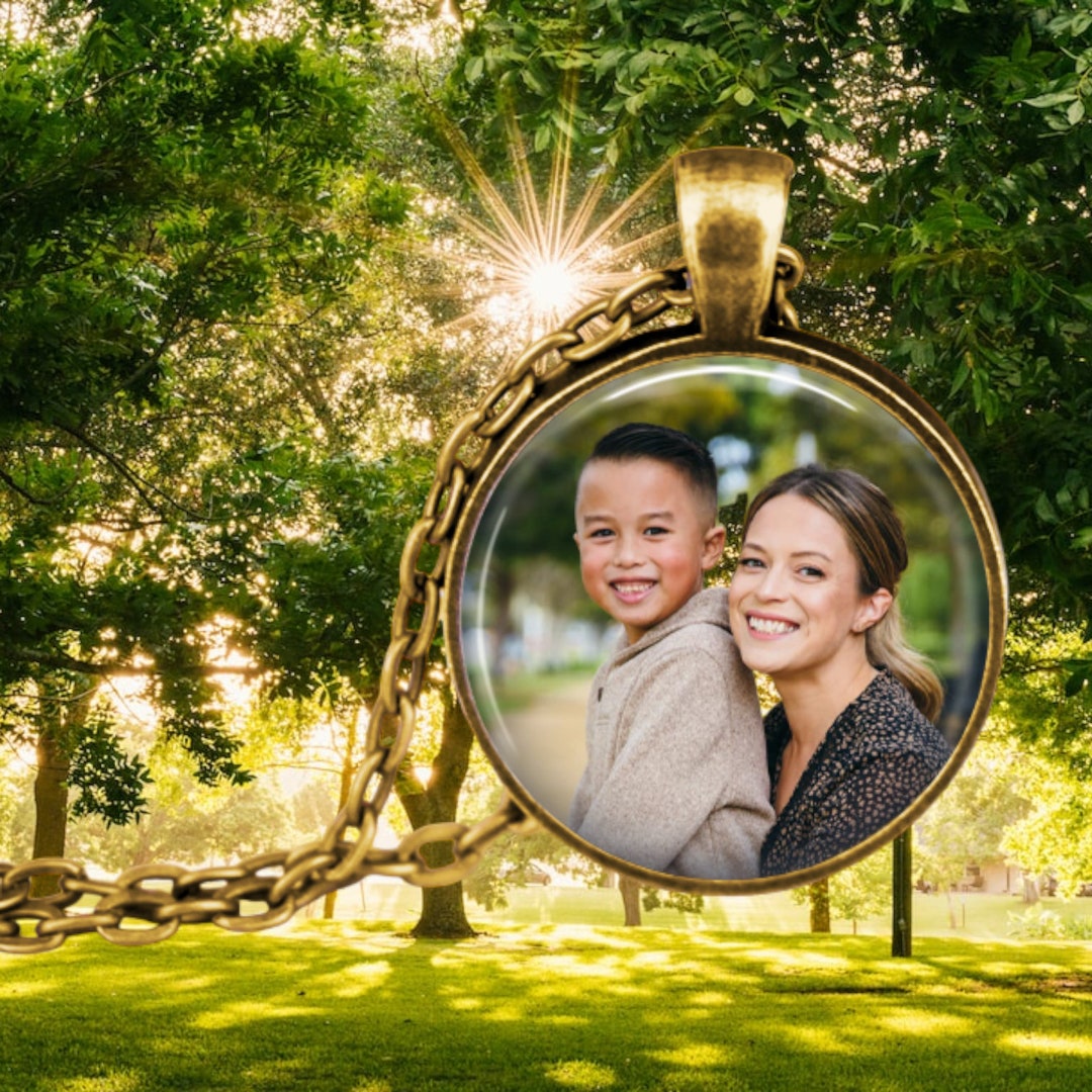 Personalized Photo Pendant Necklace: Custom Picture Jewelry Gift - Etsy