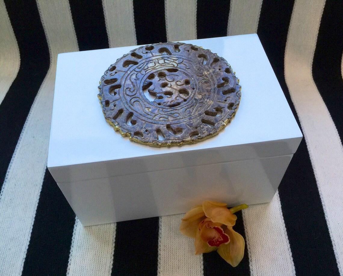 Large Chic White Lacquer Box Adorned With Gold-gilded Carved Stone Disk ...