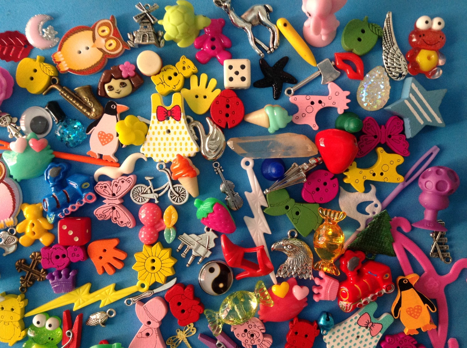 Mix of 100 I Spy Trinkets Objects Miniatures. Best Selling - Etsy Australia