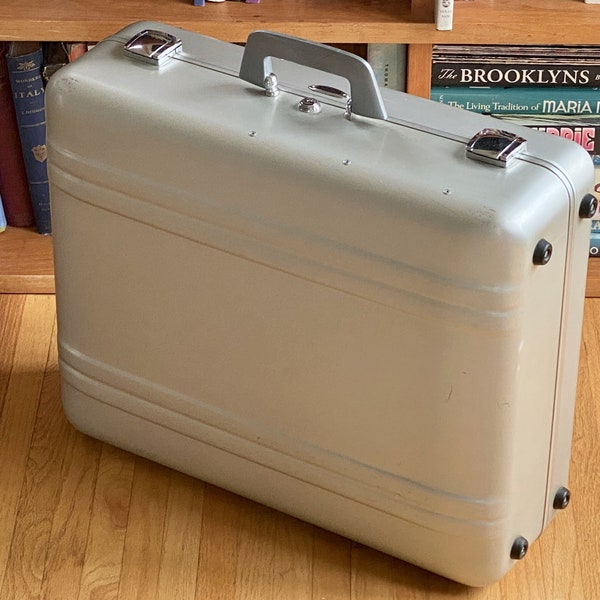 Halliburton Case - Etsy