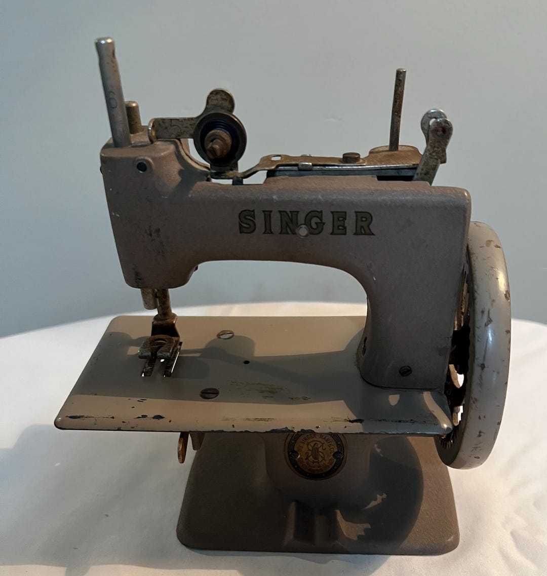 Vintage SINGER, Mini, Sewing Machine, Hand Crank, 1950's - Etsy