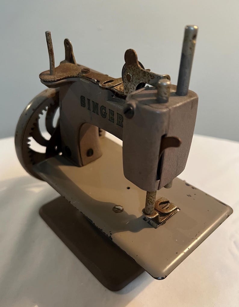 Vintage SINGER, Mini, Sewing Machine, Hand Crank, 1950's - Etsy